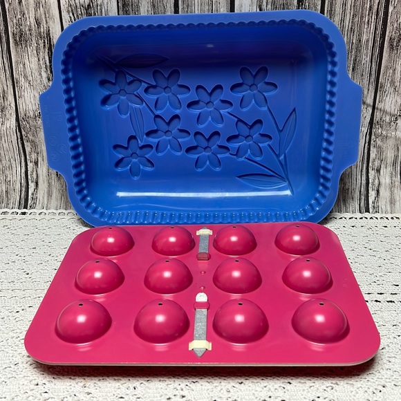 Kitchen | Bakeware Set Of 2 Silicone Baker With Flower Designs And Cake ...